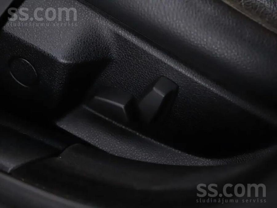 Grey BMW 523 2011 in Jelgava, with an engine capacity of 3.00 L and mileage of 241 thousand km for 6590 €, photo 21 on AUTOMOTO.COM.LV