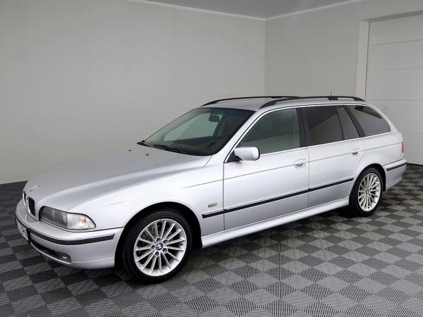 Grey BMW 523 2000 in Tallinn, with an engine capacity of 2.50 L and mileage of 244 thousand km for 2399 €, photo 2 on AUTOMOTO.COM.LV
