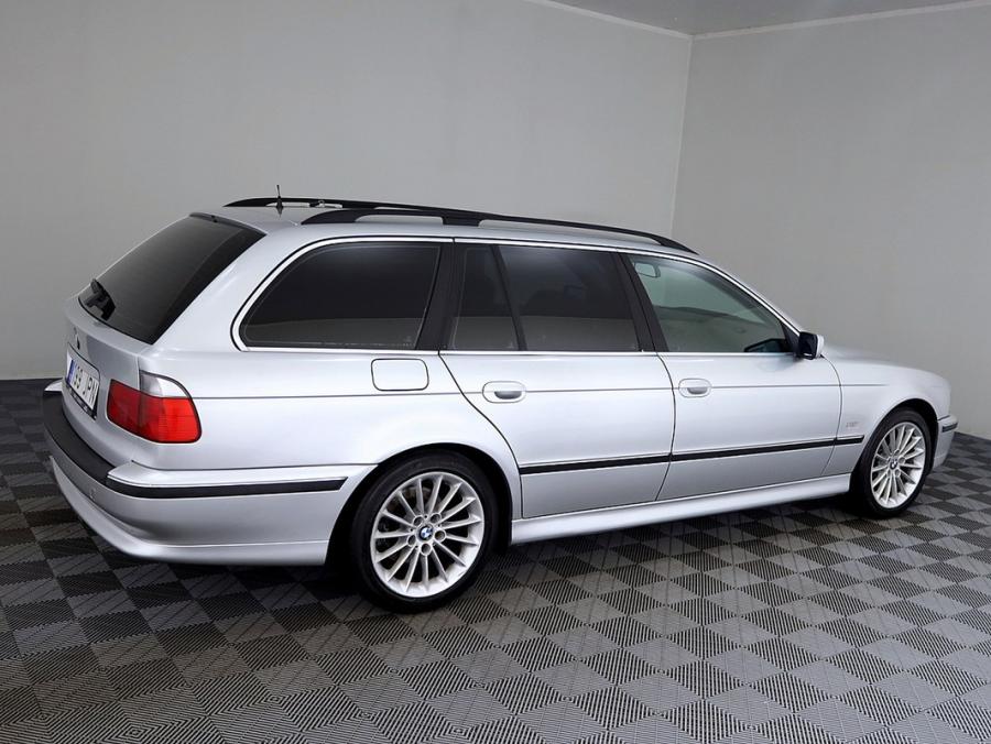 Pelēks BMW 523 2000 Tallina, ar dzinēja tilpumu 2.50 L un nobraukumu 244 tūkst. km par 2399 €, foto 4 vietnē AUTOMOTO.COM.LV