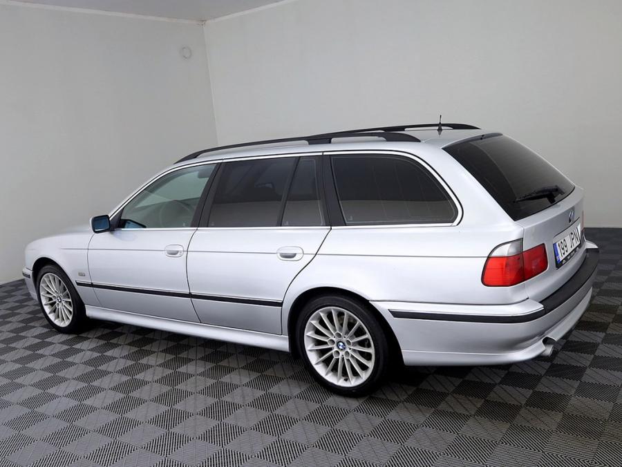 Pelēks BMW 523 2000 Tallina, ar dzinēja tilpumu 2.50 L un nobraukumu 244 tūkst. km par 2399 €, foto 5 vietnē AUTOMOTO.COM.LV