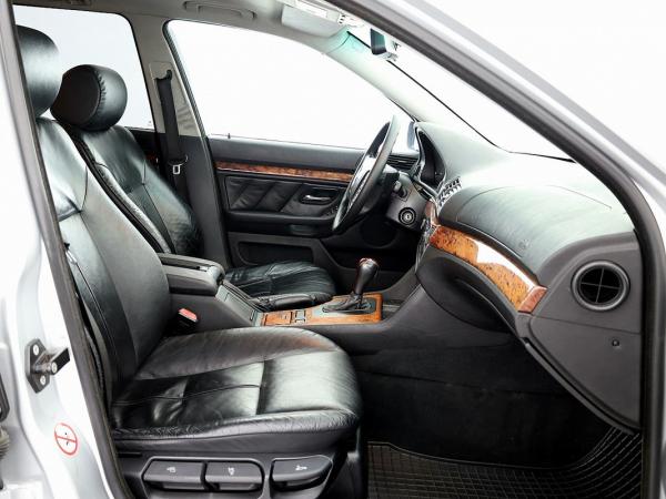 Grey BMW 523 2000 in Tallinn, with an engine capacity of 2.50 L and mileage of 244 thousand km for 2399 €, photo 6 on AUTOMOTO.COM.LV