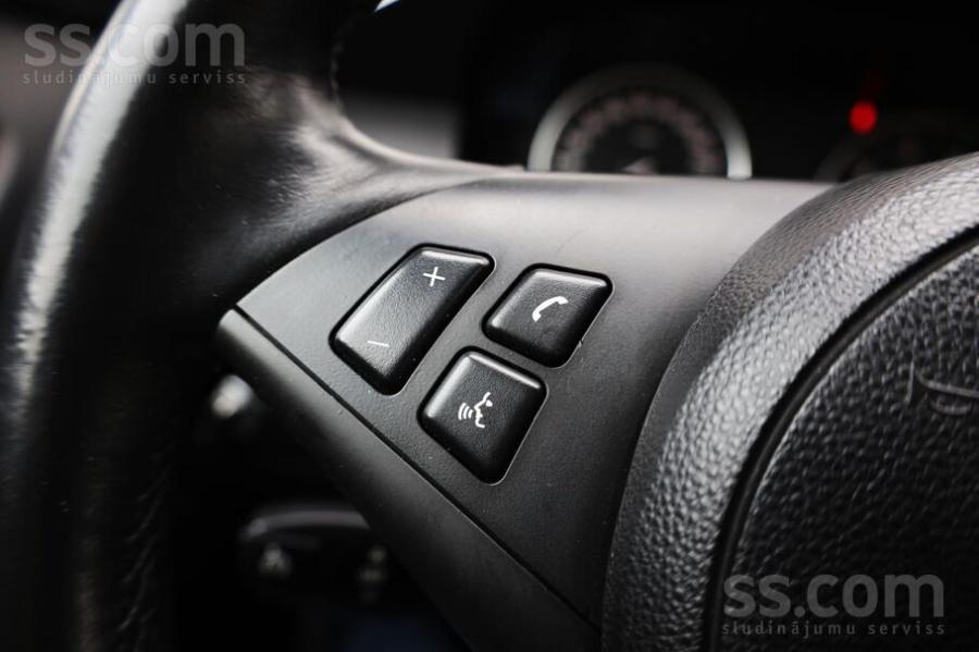 Grey BMW 523 2007 in Riga, with an engine capacity of 2.50 L and mileage of 0 thousand km for 4495 €, photo 18 on AUTOMOTO.COM.LV