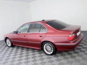 Red BMW 523 1996 in Tallinn, with an engine capacity of 2.50 L and mileage of 326 thousand km for 1799 €, photo 5 on AUTOMOTO.COM.LV