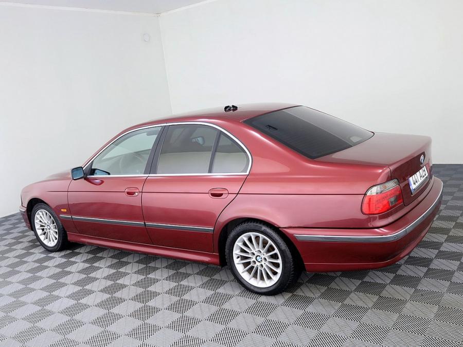 Red BMW 523 1996 in Tallinn, with an engine capacity of 2.50 L and mileage of 326 thousand km for 1799 €, photo 12 on AUTOMOTO.COM.LV
