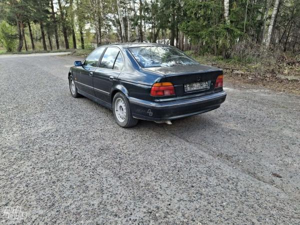 BMW 523 1997 Panevēža, ar dzinēja tilpumu 2.50 L un nobraukumu 320 tūkst. km par 1300 €, foto 2 vietnē AUTOMOTO.COM.LV