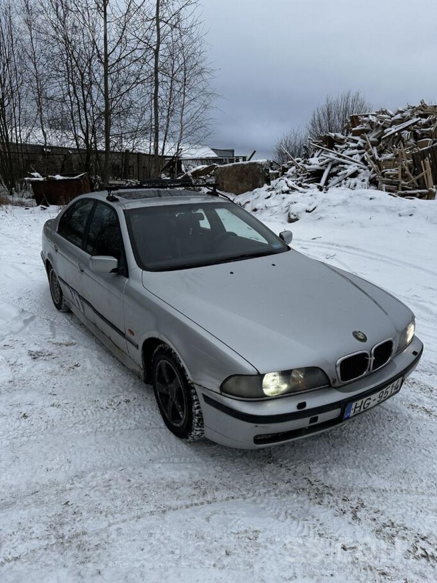 BMW 523 1999 in Cesis, with an engine capacity of 2.50 L and mileage of 372 thousand km for 1850 €, photo 2 on AUTOMOTO.COM.LV