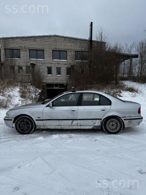 BMW 523 1999 in Cesis, with an engine capacity of 2.50 L and mileage of 372 thousand km for 1850 €, photo 7 on AUTOMOTO.COM.LV