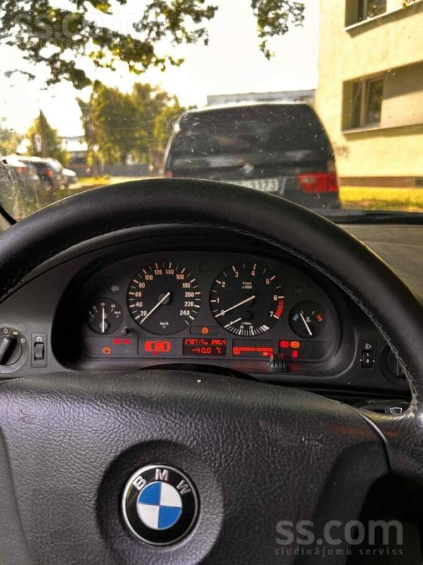 BMW 523 2003 Rīga, ar dzinēja tilpumu 2.20 L un nobraukumu 279 tūkst. km par 2650 €, foto 5 vietnē AUTOMOTO.COM.LV