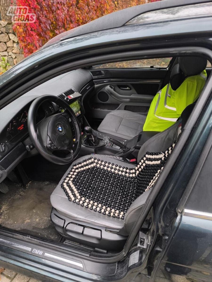 BMW 523 1997 Viļņa, ar dzinēja tilpumu 2.50 L un nobraukumu 352 tūkst. km par 1000 €, foto 6 vietnē AUTOMOTO.COM.LV