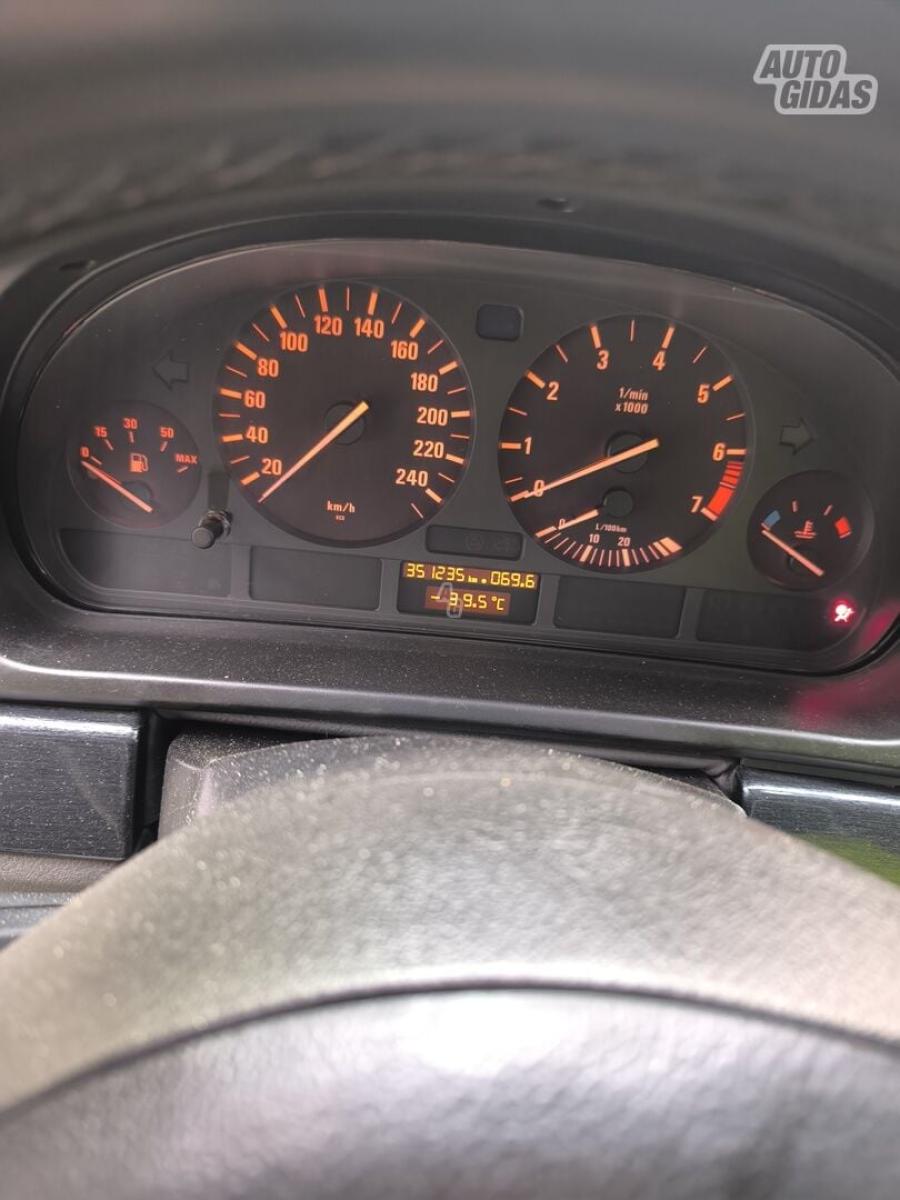 BMW 523 1997 Viļņa, ar dzinēja tilpumu 2.50 L un nobraukumu 352 tūkst. km par 1000 €, foto 7 vietnē AUTOMOTO.COM.LV