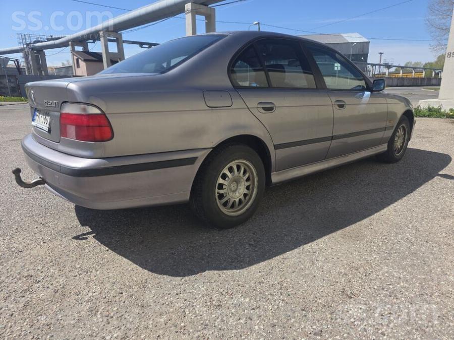 Violet BMW 523 1997 in Riga, with an engine capacity of 2.50 L and mileage of 218 thousand km for 1650 €, photo 2 on AUTOMOTO.COM.LV