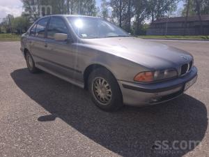 Violet BMW 523 1997 in Riga, with an engine capacity of 2.50 L and mileage of 218 thousand km for 1650 €, photo 5 on AUTOMOTO.COM.LV
