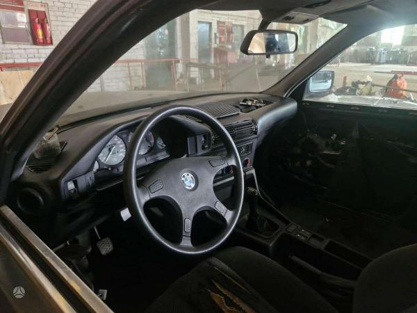 Черный БМВ 524 1989 в Паневежис, объемом двигателя 2.40 л и пробегом 167 тыс. км за 3100 €, фото 10 на AUTOMOTO.COM.LV