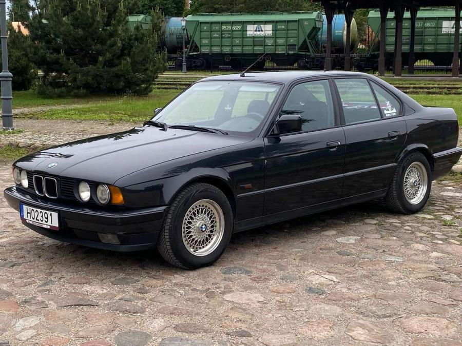 Черный БМВ 524 1991 в Паневежис, объемом двигателя 2.44 л и пробегом 100 тыс. км за 7900 €, фото 1 на AUTOMOTO.COM.LV