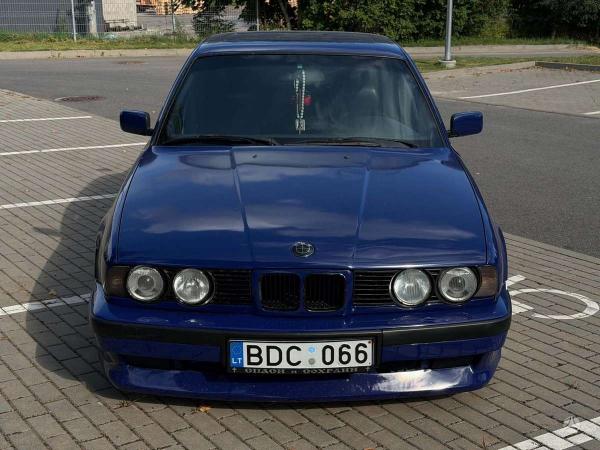 Blue BMW 524 1998 in Trakai, with an engine capacity of 2.40 L and mileage of 300 thousand km for 6500 €, photo 5 on AUTOMOTO.COM.LV