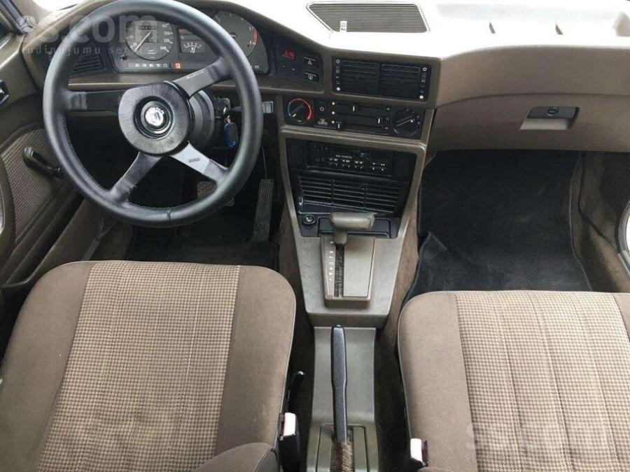 Grey BMW 524 1987 in Jelgava, with an engine capacity of 2.40 L and mileage of 140 thousand km for 17700 €, photo 6 on AUTOMOTO.COM.LV