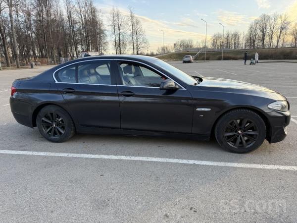 Black BMW 525 2010 in Jekabpils, with an engine capacity of 3.00 L and mileage of 256 thousand km for 7500 €, photo 3 on AUTOMOTO.COM.LV