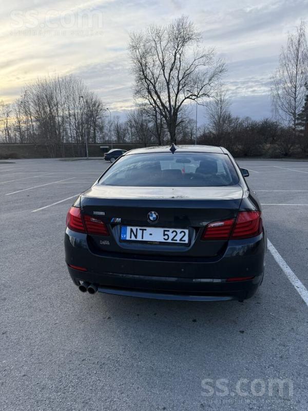 Black BMW 525 2010 in Jekabpils, with an engine capacity of 3.00 L and mileage of 256 thousand km for 7500 €, photo 4 on AUTOMOTO.COM.LV