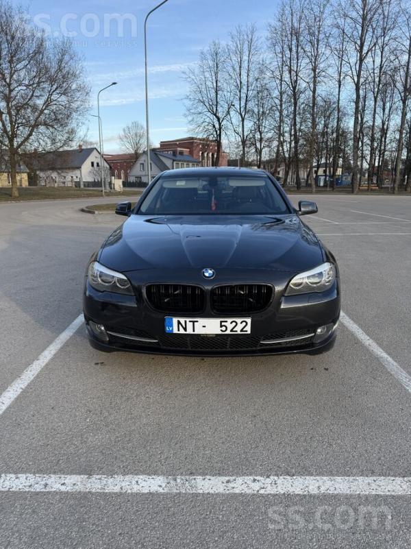 Black BMW 525 2010 in Jekabpils, with an engine capacity of 3.00 L and mileage of 256 thousand km for 7500 €, photo 5 on AUTOMOTO.COM.LV