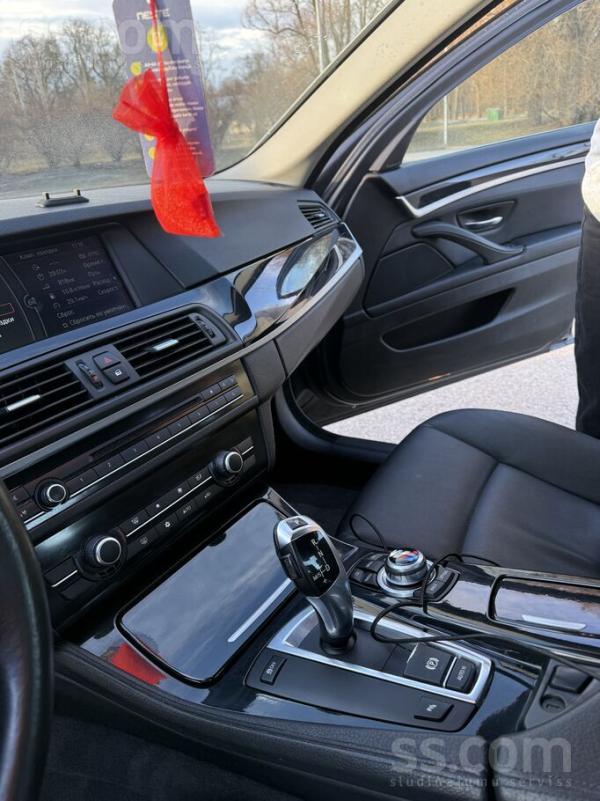Black BMW 525 2010 in Jekabpils, with an engine capacity of 3.00 L and mileage of 256 thousand km for 7500 €, photo 7 on AUTOMOTO.COM.LV