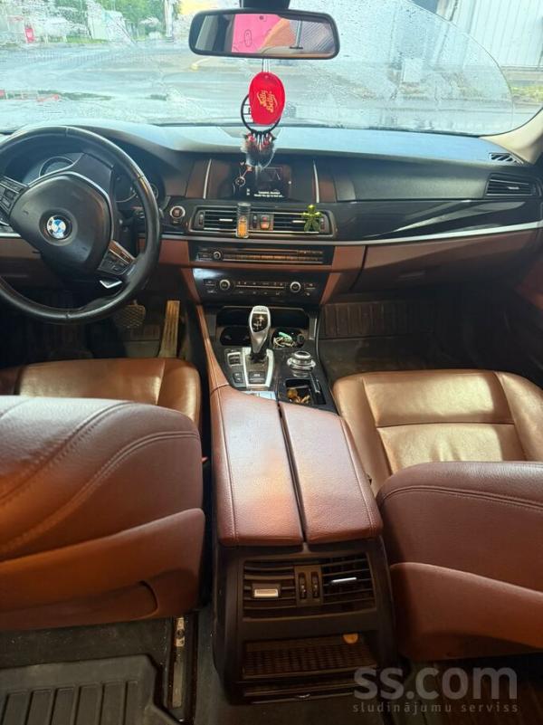 Melns BMW 525 2014 Bauska, ar dzinēja tilpumu 2.00 L un nobraukumu 324 tūkst. km par 11000 €, foto 4 vietnē AUTOMOTO.COM.LV