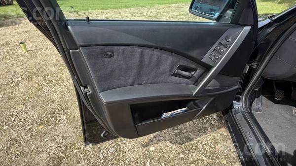 Black BMW 525 2005 in Limbazi, with an engine capacity of 2.50 L and mileage of 273 thousand km for 3700 €, photo 7 on AUTOMOTO.COM.LV