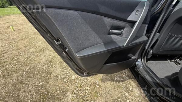 Black BMW 525 2005 in Limbazi, with an engine capacity of 2.50 L and mileage of 273 thousand km for 3700 €, photo 9 on AUTOMOTO.COM.LV