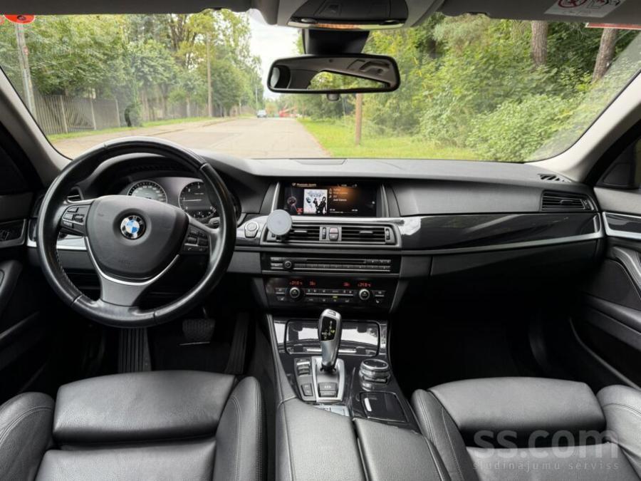 Black BMW 525 2014 in Riga, with an engine capacity of 2.00 L and mileage of 158 thousand km for 11900 €, photo 10 on AUTOMOTO.COM.LV