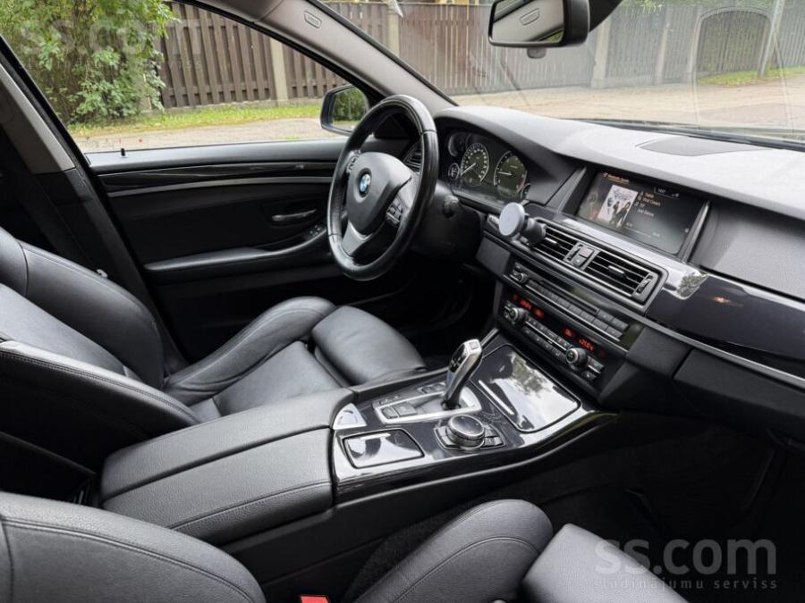 Black BMW 525 2014 in Riga, with an engine capacity of 2.00 L and mileage of 158 thousand km for 11900 €, photo 12 on AUTOMOTO.COM.LV