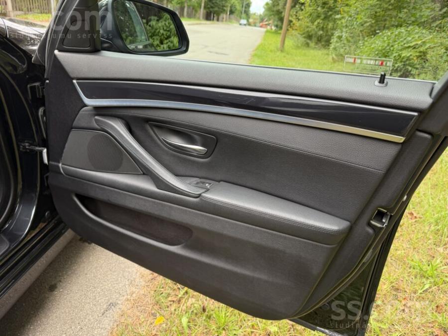 Black BMW 525 2014 in Riga, with an engine capacity of 2.00 L and mileage of 158 thousand km for 11900 €, photo 13 on AUTOMOTO.COM.LV