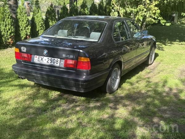 Black BMW 525 1990 in Riga, with an engine capacity of 2.50 L and mileage of 260 thousand km for 9500 €, photo 3 on AUTOMOTO.COM.LV