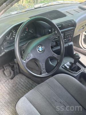 Black BMW 525 1990 in Riga, with an engine capacity of 2.50 L and mileage of 260 thousand km for 9500 €, photo 5 on AUTOMOTO.COM.LV