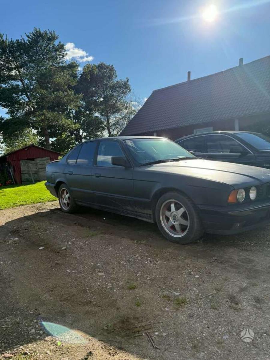 Melns BMW 525 1991 Šilalė, ar dzinēja tilpumu 2.49 L un nobraukumu 490 tūkst. km par 3500 €, foto 4 vietnē AUTOMOTO.COM.LV