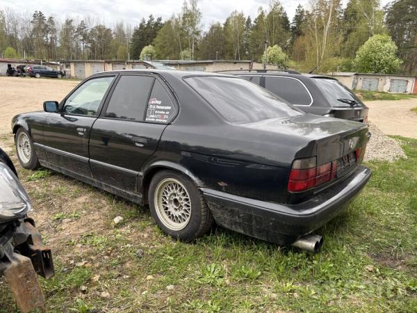 Black BMW 525 1994 in Valmiera, with an engine capacity of 2.50 L and mileage of 430 thousand km for 1850 €, photo 5 on AUTOMOTO.COM.LV