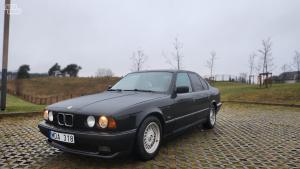Melns BMW 525 1994 Molėtai, ar dzinēja tilpumu 2.50 L un nobraukumu 366 tūkst. km par 4500 €, foto  vietnē AUTOMOTO.COM.LV