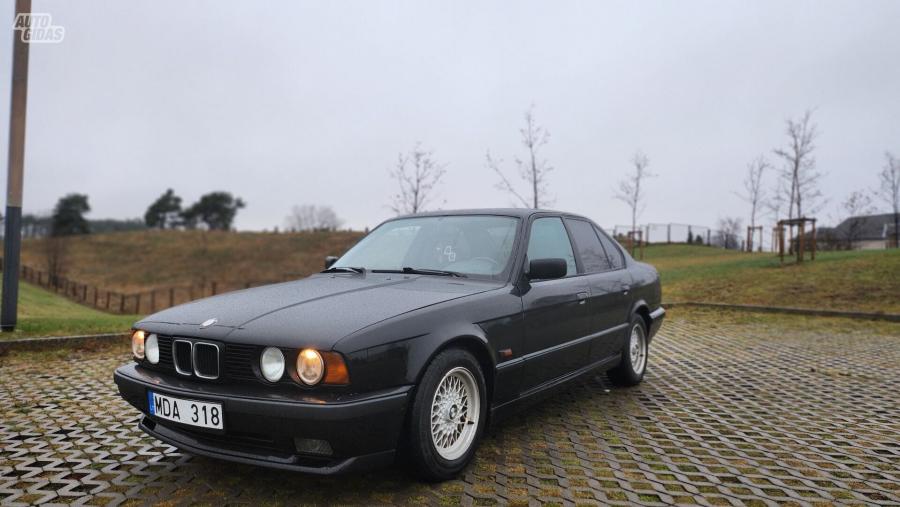 Melns BMW 525 1994 Molėtai, ar dzinēja tilpumu 2.50 L un nobraukumu 366 tūkst. km par 4500 €, foto 1 vietnē AUTOMOTO.COM.LV