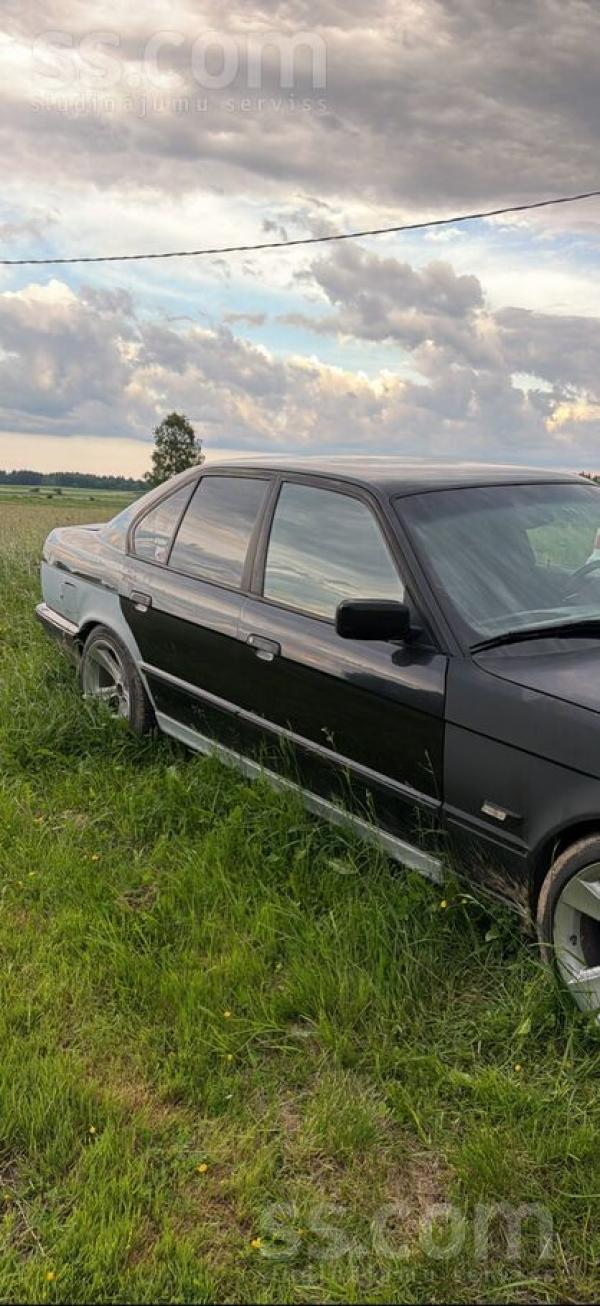Black BMW 525 1994 in Rezekne, with an engine capacity of 2.50 L and mileage of 450 thousand km for 3500 €, photo 4 on AUTOMOTO.COM.LV