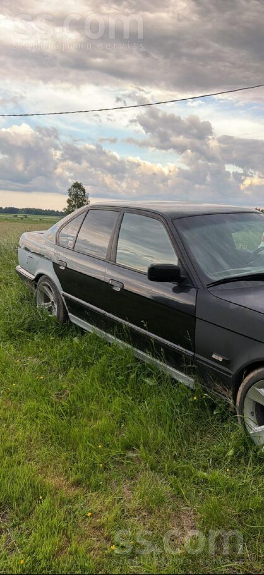 Black BMW 525 1994 in Rezekne, with an engine capacity of 2.50 L and mileage of 450 thousand km for 3500 €, photo 5 on AUTOMOTO.COM.LV