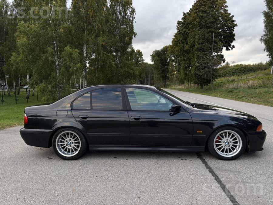 Melns BMW 525 1999 Valmiera, ar dzinēja tilpumu 2.50 L un nobraukumu 334 tūkst. km par 3390 €, foto 3 vietnē AUTOMOTO.COM.LV