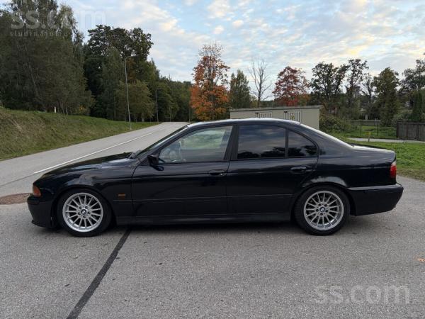 BMW 525 1999 Valmiera vietnÄ Melns BMW 525 1999 Valmiera, ar dzinÄja tilpumu 2.50 L un nobraukumu 334 tÅ«kst. km par 3390 ā¬, foto 7 vietnÄ AUTOMOTO.COM.LV