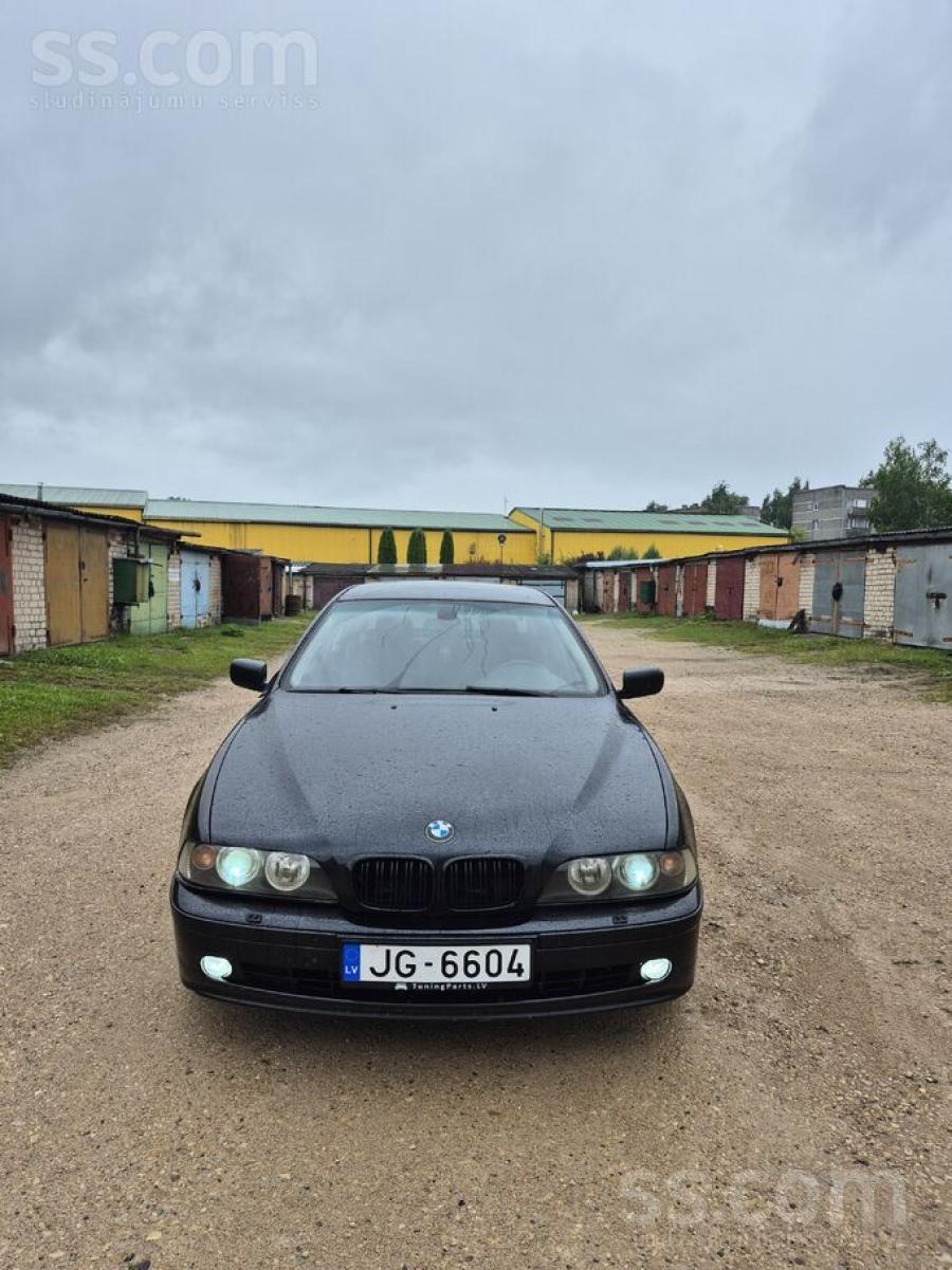 Black BMW 525 2000 in Rezekne, with an engine capacity of 2.50 L and mileage of 381 thousand km for 1850 €, photo 3 on AUTOMOTO.COM.LV