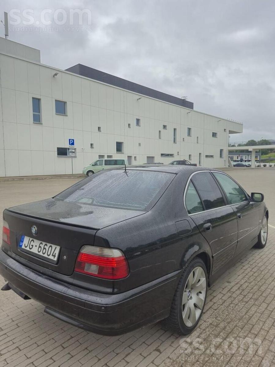 Black BMW 525 2000 in Rezekne, with an engine capacity of 2.50 L and mileage of 382 thousand km for 1700 €, photo 5 on AUTOMOTO.COM.LV