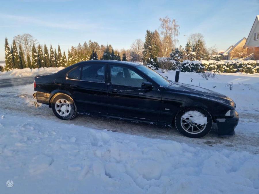 Black BMW 525 2001 in Silale, with an engine capacity of 2.50 L and mileage of 417 thousand km for 1600 €, photo 2 on AUTOMOTO.COM.LV