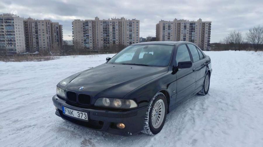 Black BMW 525 2001 in Vilnius, with an engine capacity of 2.50 L and mileage of 236 thousand km for 2200 €, photo 3 on AUTOMOTO.COM.LV