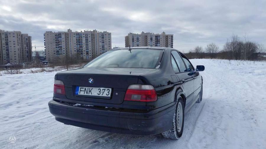 Black BMW 525 2001 in Vilnius, with an engine capacity of 2.50 L and mileage of 236 thousand km for 2200 €, photo 7 on AUTOMOTO.COM.LV