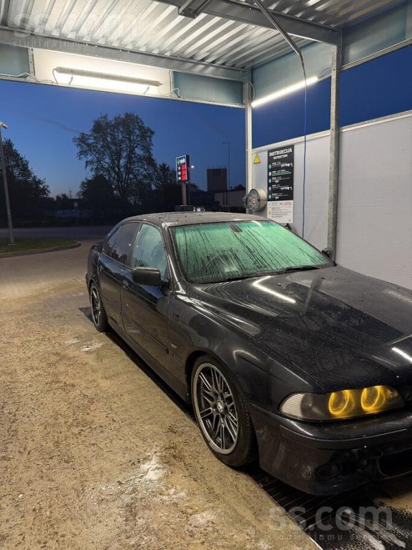 Black BMW 525 2001 in Kuldiga, with an engine capacity of 2.50 L and mileage of 316 thousand km for 3600 €, photo 3 on AUTOMOTO.COM.LV