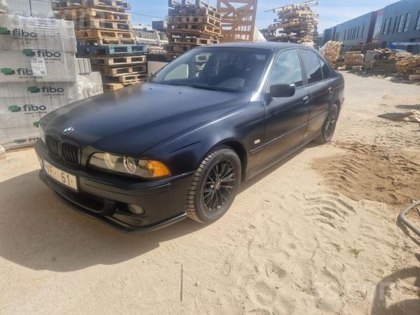 Black BMW 525 2001 in Riga, with an engine capacity of 2.50 L and mileage of 300 thousand km for 3600 €, photo 1 on AUTOMOTO.COM.LV