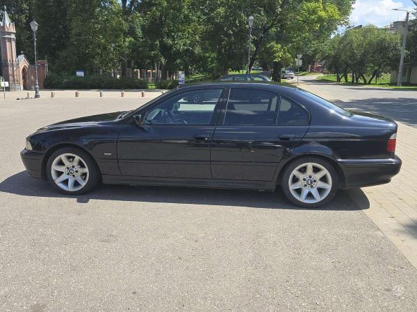Melns BMW 525 2001 Viļņa, ar dzinēja tilpumu 2.50 L un nobraukumu 350 tūkst. km par 4500 €, foto 4 vietnē AUTOMOTO.COM.LV