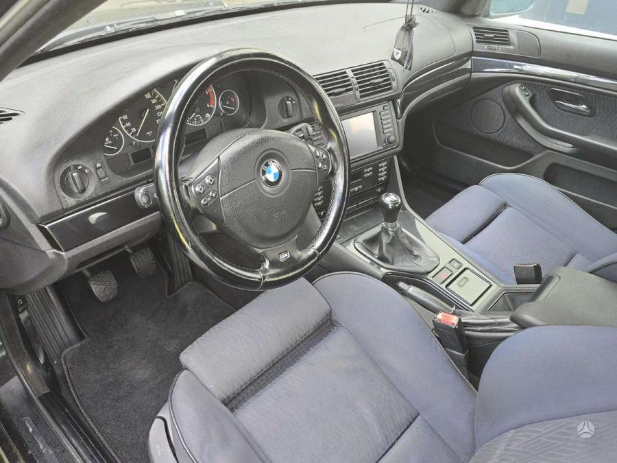 Black BMW 525 2001 in Vilnius, with an engine capacity of 2.50 L and mileage of 350 thousand km for 4500 €, photo 11 on AUTOMOTO.COM.LV