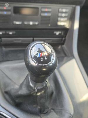 Black BMW 525 2001 in Vilnius, with an engine capacity of 2.50 L and mileage of 350 thousand km for 4500 €, photo 14 on AUTOMOTO.COM.LV